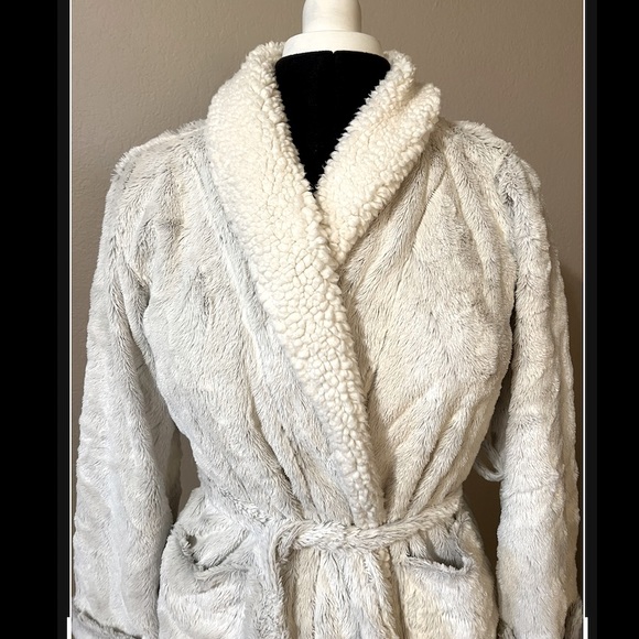 stars above | Intimates & Sleepwear | Super Soft Cozy Furlike Bath Robe ...
